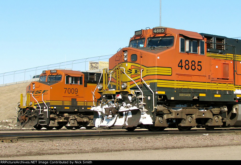 BNSF 4885